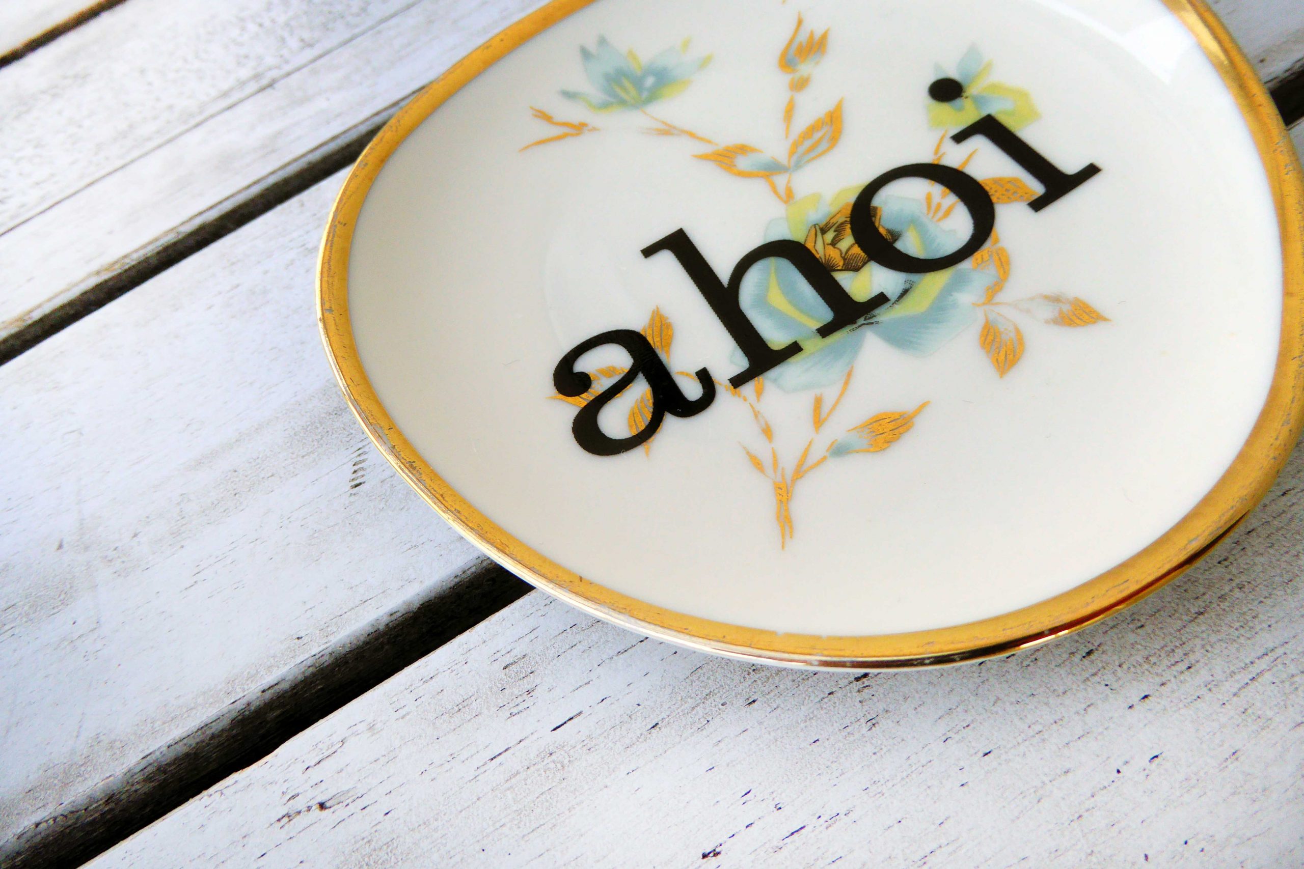 Wandteller Herr Fuchs Typo Ahoi Goldrand mini oval Blume 10cm – Herr Fuchs